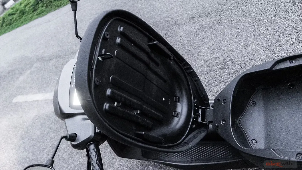 OLA S1 Pro Side Stand Image – BikeWale