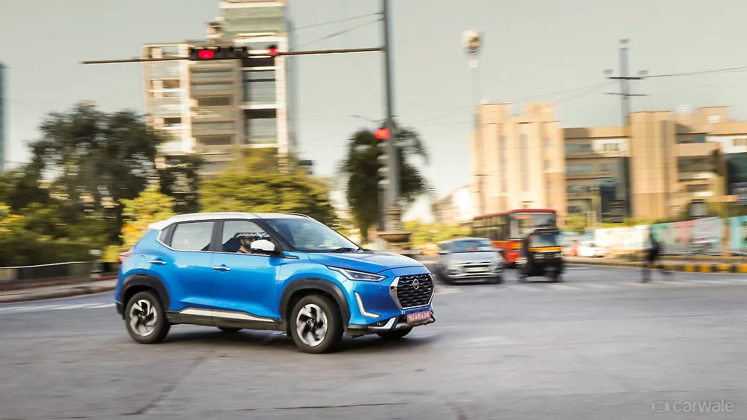 Magnite Right Side View Image, Magnite Photos in India - CarWale