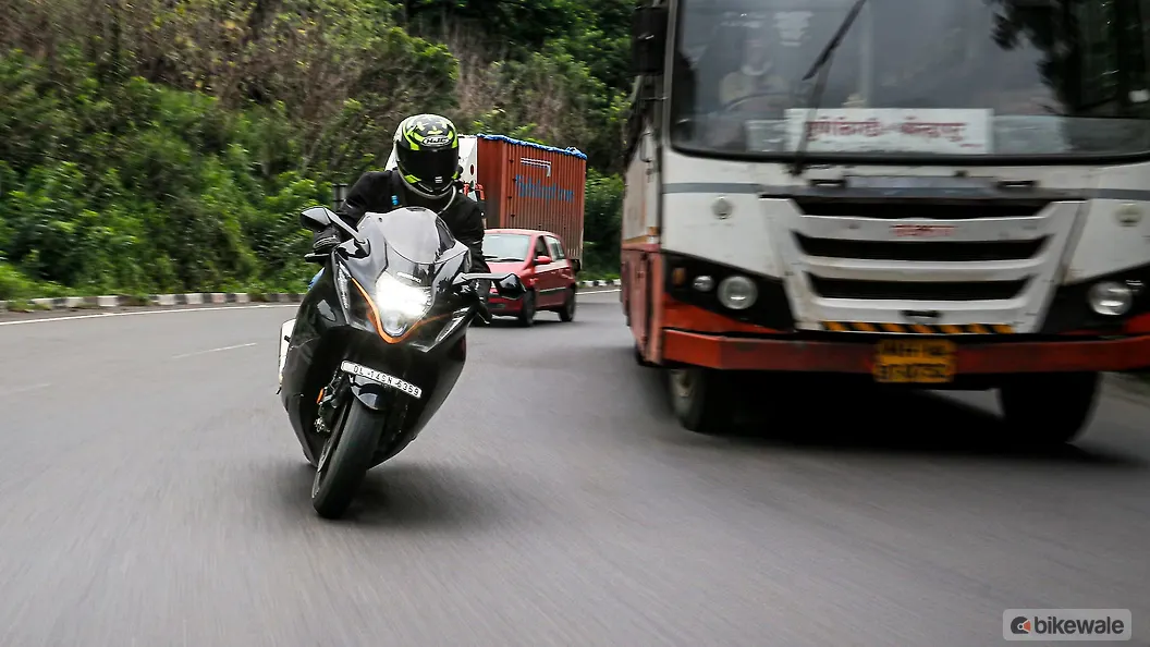 Suzuki Hayabusa [2022] Front View Image – BikeWale