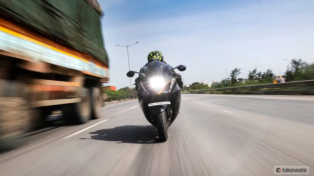Suzuki Hayabusa [2022] Front View Image – BikeWale
