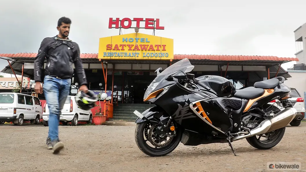 Suzuki Hayabusa [2022] Front View Image – BikeWale