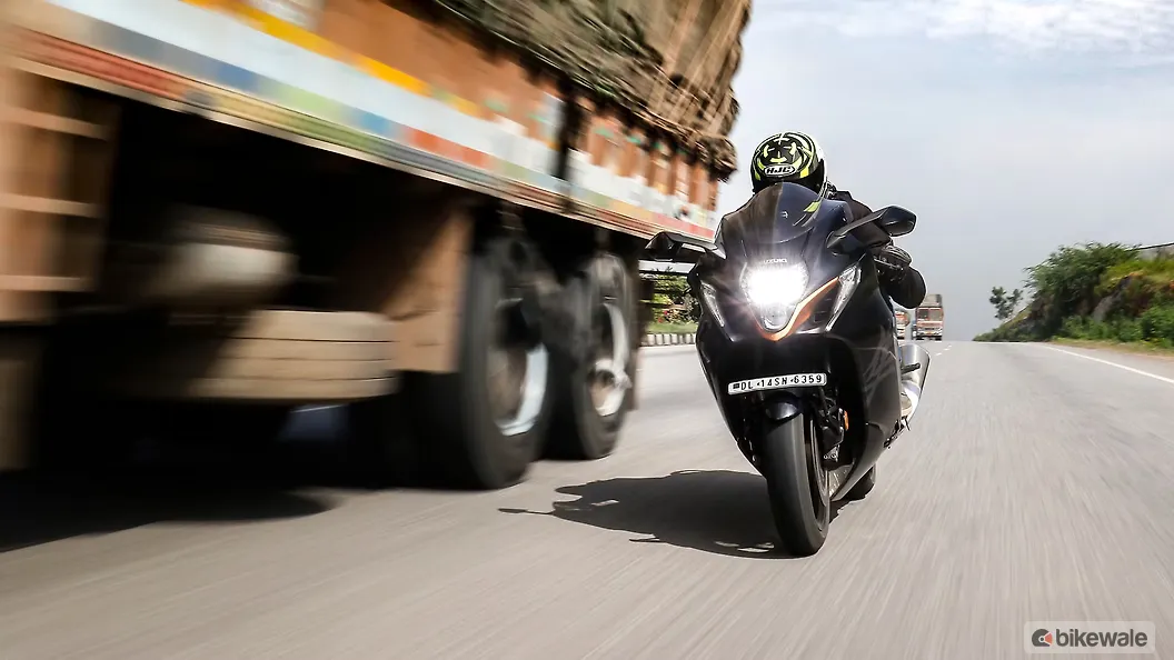 Suzuki Hayabusa [2022] Front View Image – BikeWale