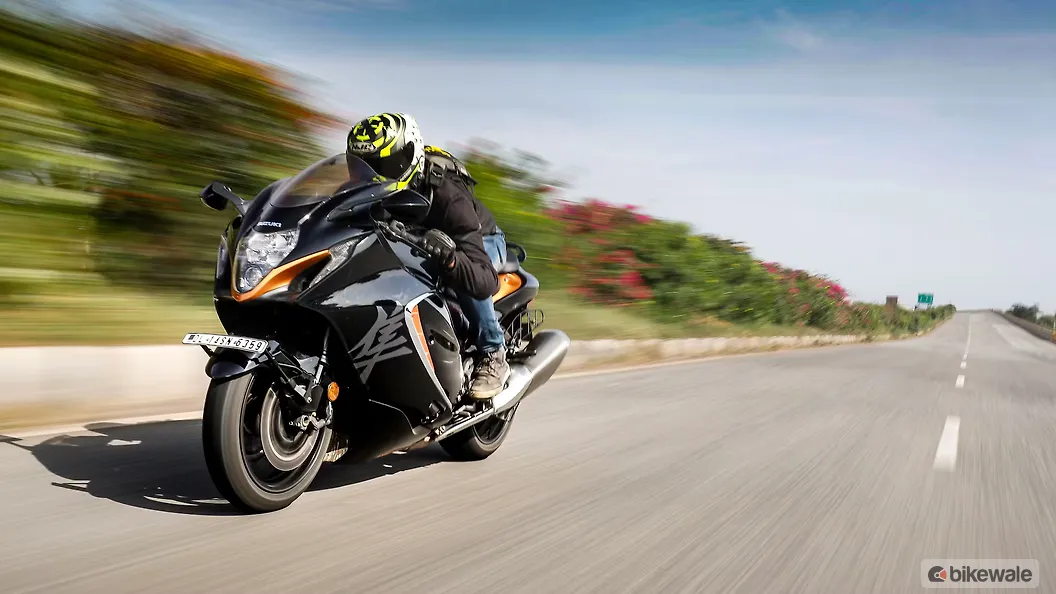 Suzuki Hayabusa [2022] Front View Image – BikeWale