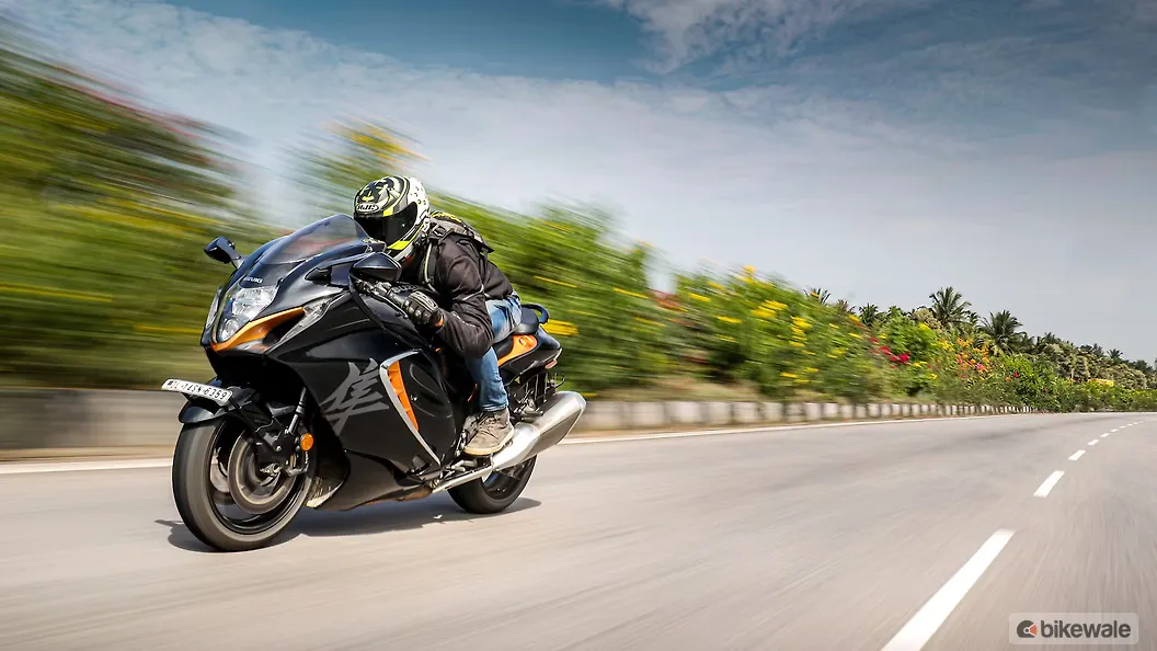 Suzuki Hayabusa [2022] Left Side View Image – BikeWale