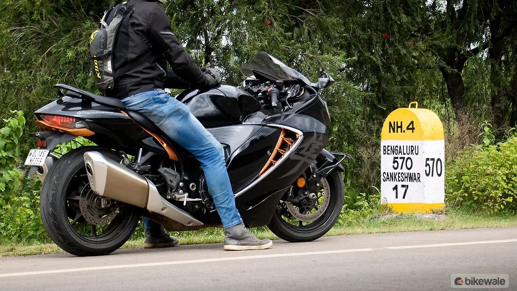 Suzuki Hayabusa [2022] Right Rear Three Quarter Image – BikeWale