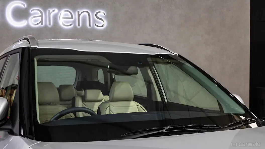 Carens Front Windshield/Windscreen Image, Carens Photos in India - CarWale