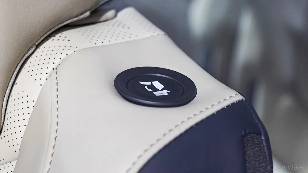 Carens Boot Rear Seat Fold/Unfold Switches Image, Carens Photos in ...