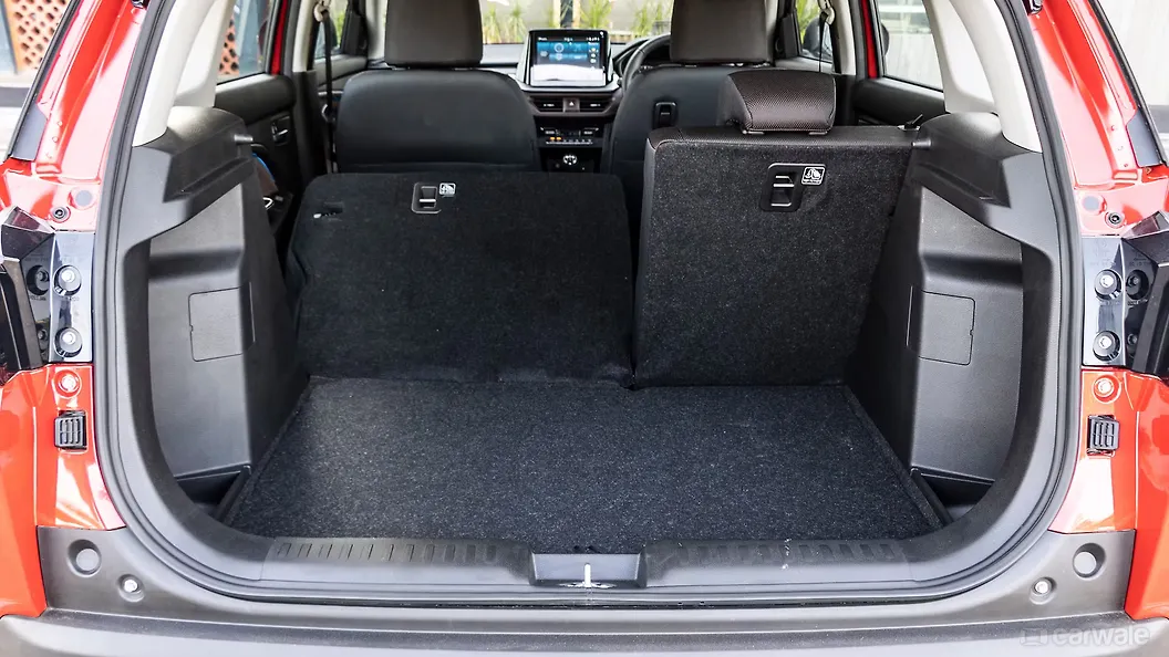 Brezza Bootspace Rear Split Seat Folded Image, Brezza Photos in India ...