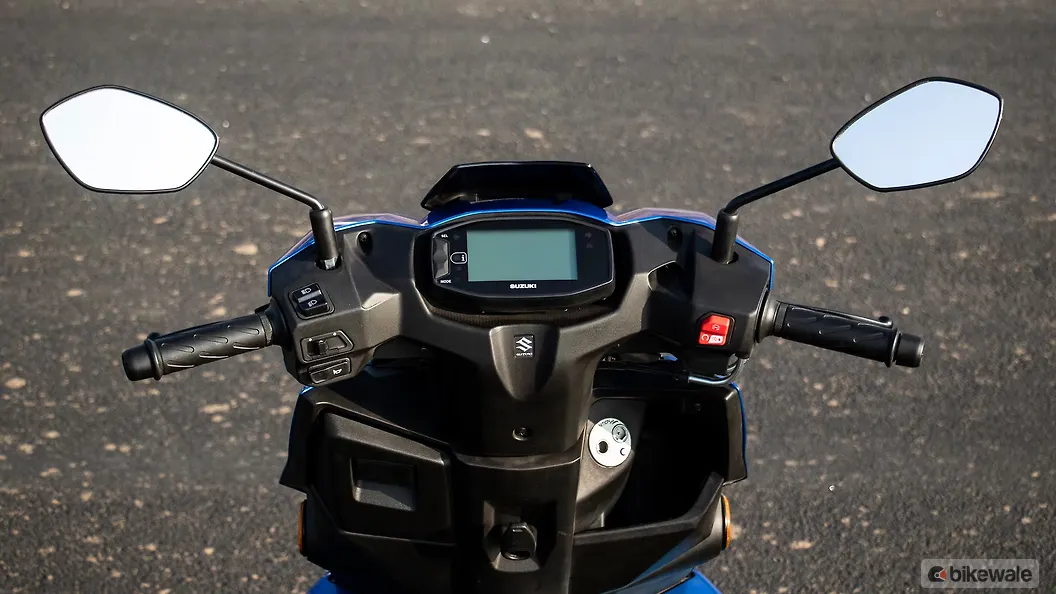 Suzuki Avenis 125 Left Side Body Panel Badge Image – BikeWale