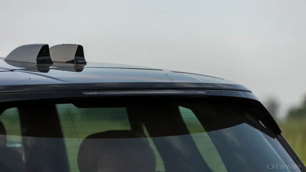 Range Rover Rear Spoiler Image, Range Rover Photos in India - CarWale