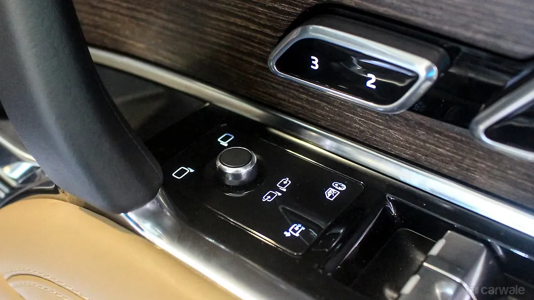 Range Rover Outer Rear View Mirror ORVM Controls Image, Range Rover ...