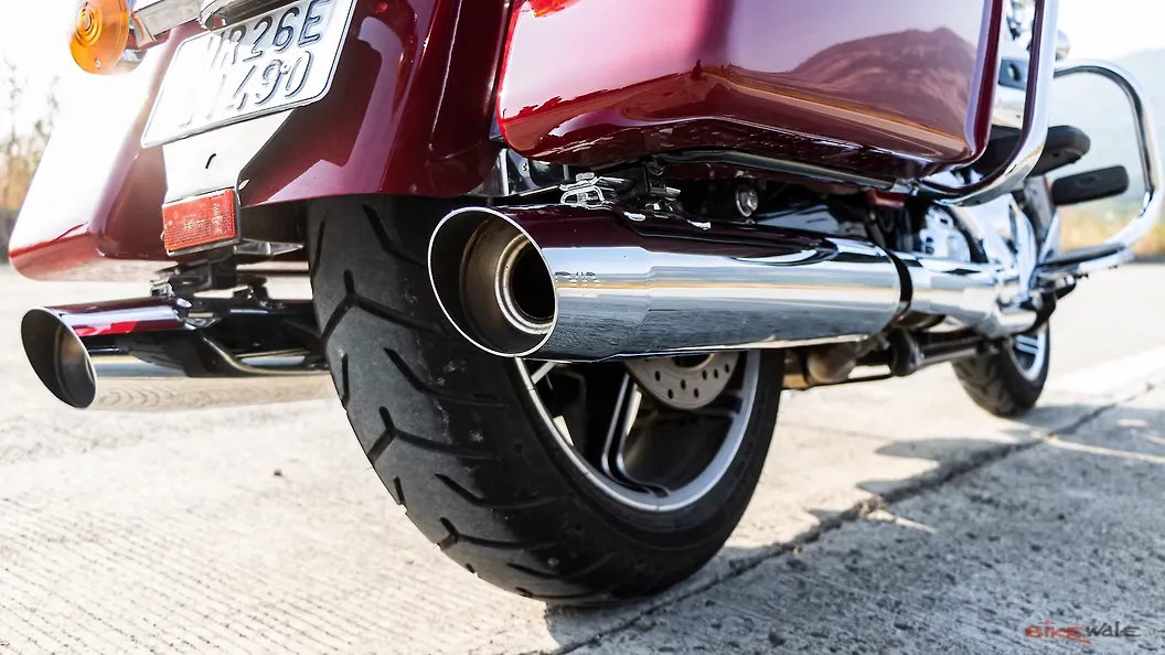 Harley-Davidson Road King Exhaust Headers Image – BikeWale
