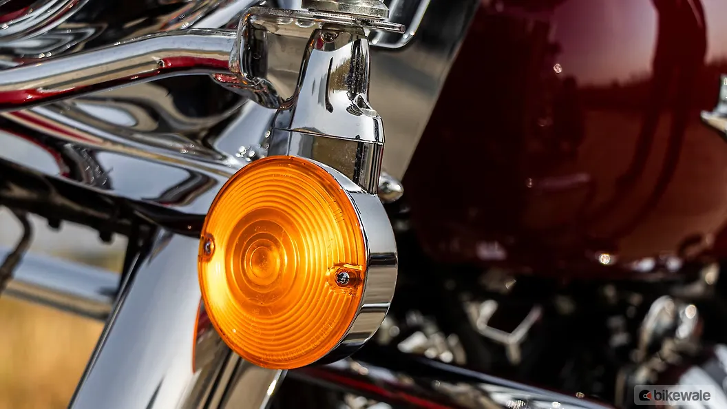 Harley-Davidson Road King Front Turn Indicators Image – BikeWale
