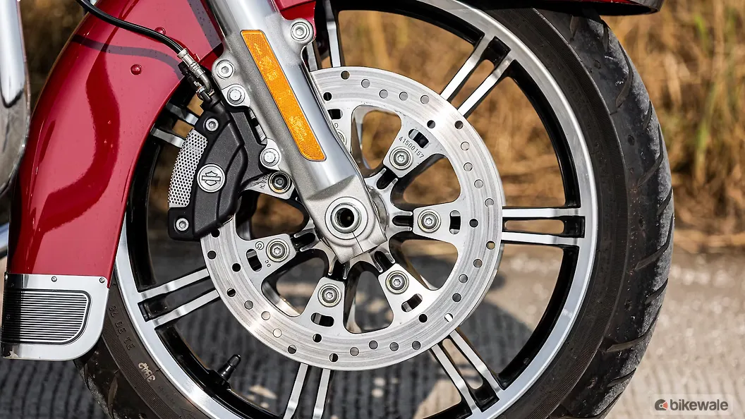 Harley-Davidson Road King Front Wheel Image – BikeWale
