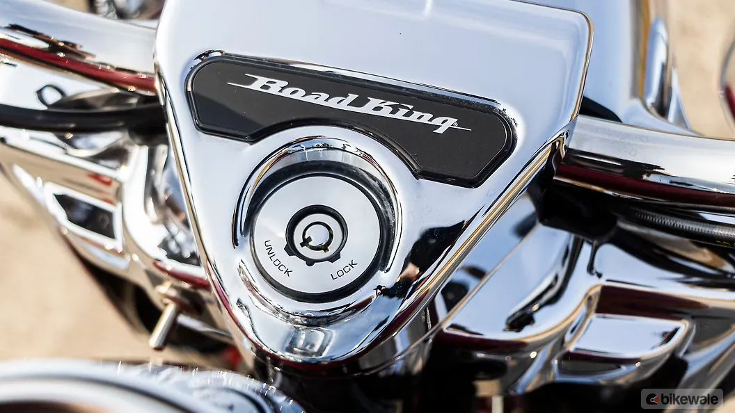 Harley-Davidson Road King Handlebar Image – BikeWale