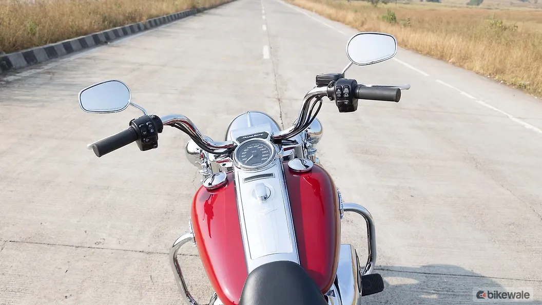 Harley-Davidson Road King Handlebar Image – BikeWale