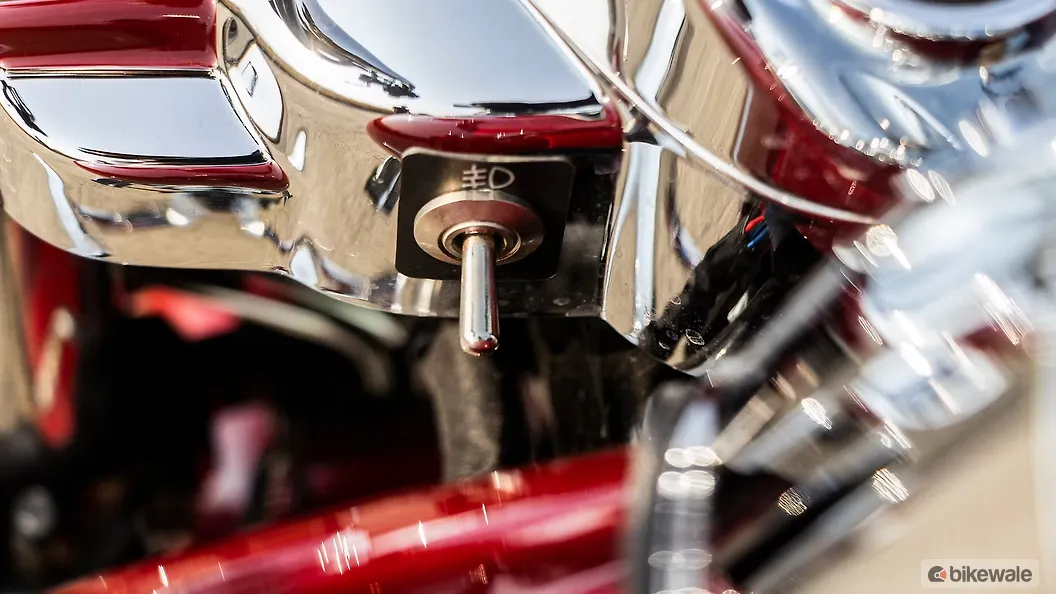 Harley-Davidson Road King Handlebar Image – BikeWale
