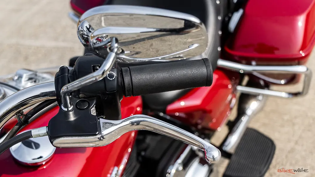 Harley-Davidson Road King Handle Bar Image – BikeWale