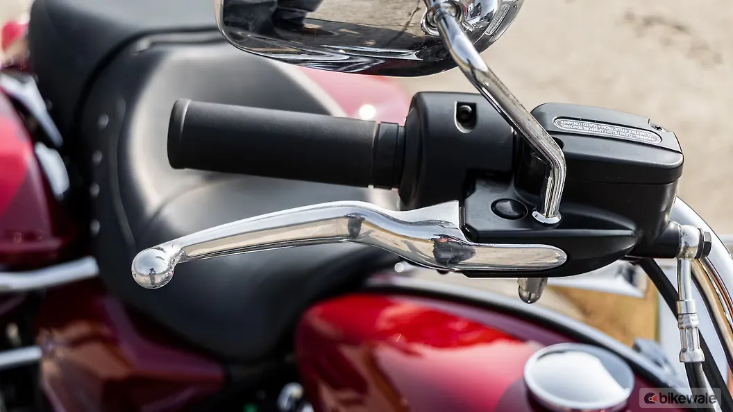 Harley-Davidson Road King Handlebar Image – BikeWale