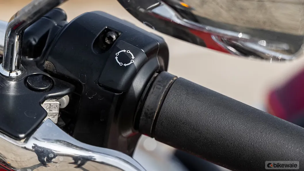 Harley-Davidson Road King Handlebar Image – BikeWale