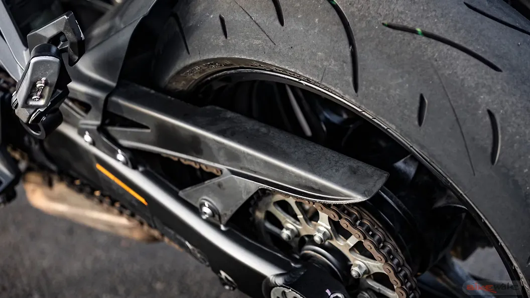 Kawasaki Ninja 1000 Chain Cover Image – BikeWale