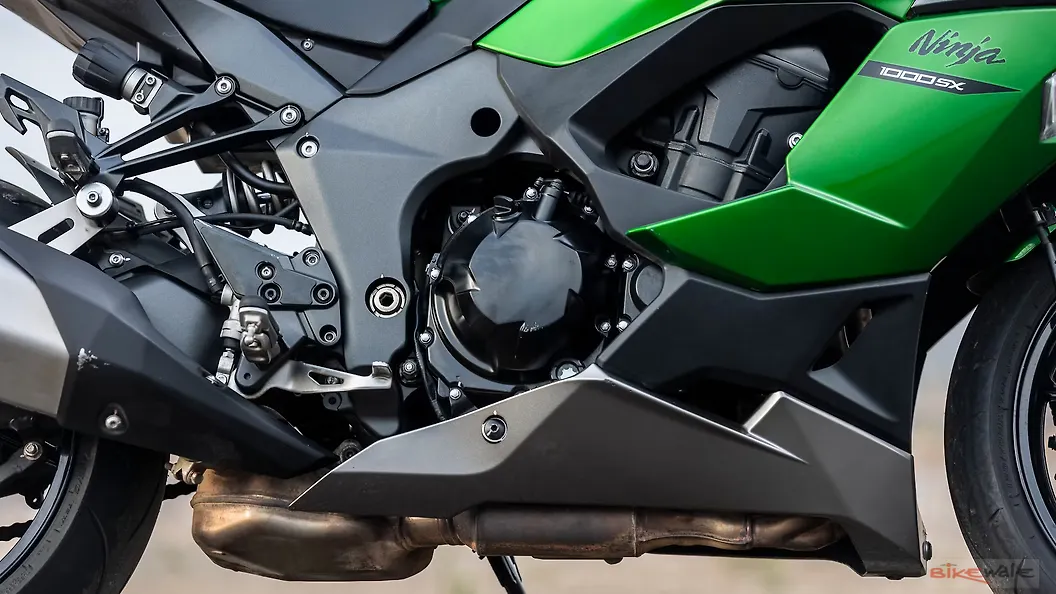 Kawasaki Ninja 1000 Engine From Right Image – BikeWale