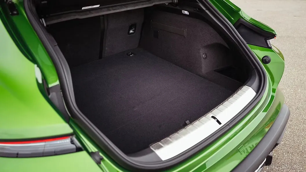 Taycan Cross Turismo Front Fender Image, Taycan Cross Turismo Photos in ...