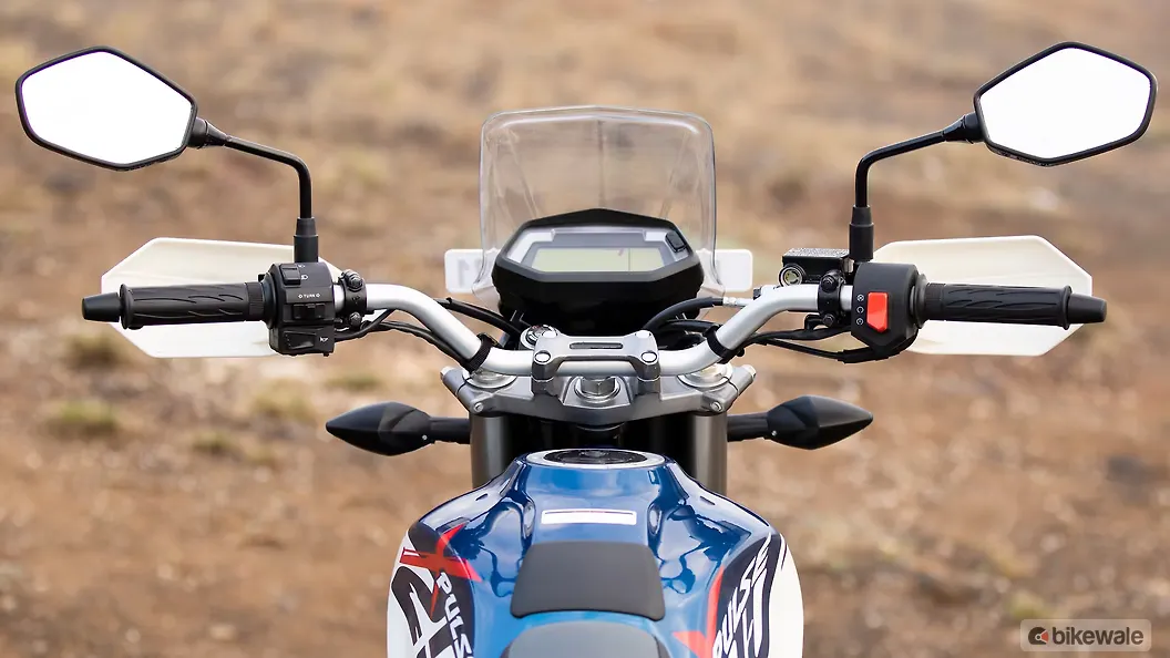 Hero Xpulse 200 4V Handlebar Image – BikeWale