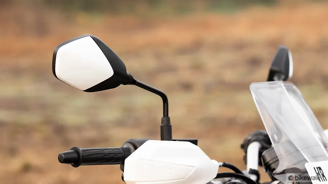 Hero Xpulse 200 4V Rear View Mirror Image – BikeWale