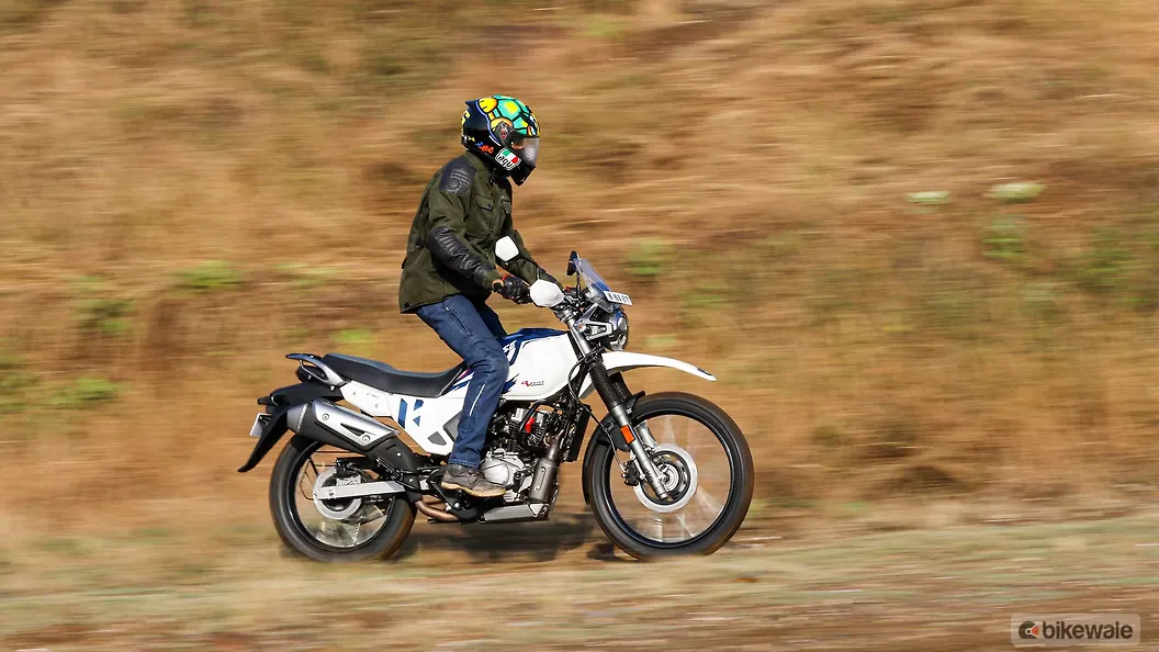 Hero Xpulse 200 4V Right Side View Image – BikeWale