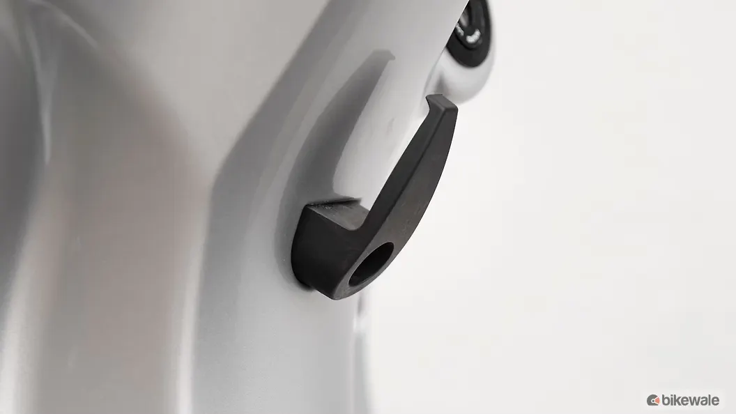 Bounce Infinity E1 Front Luggage Hook Image – BikeWale