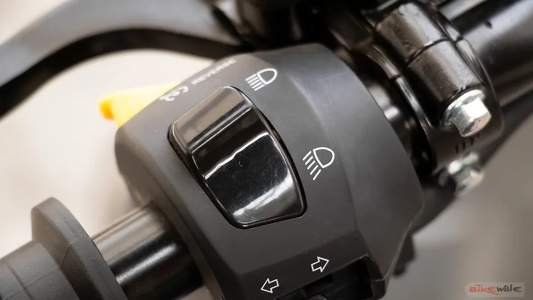 Bounce Infinity E1 High Beam Low Beam Switch Image – BikeWale