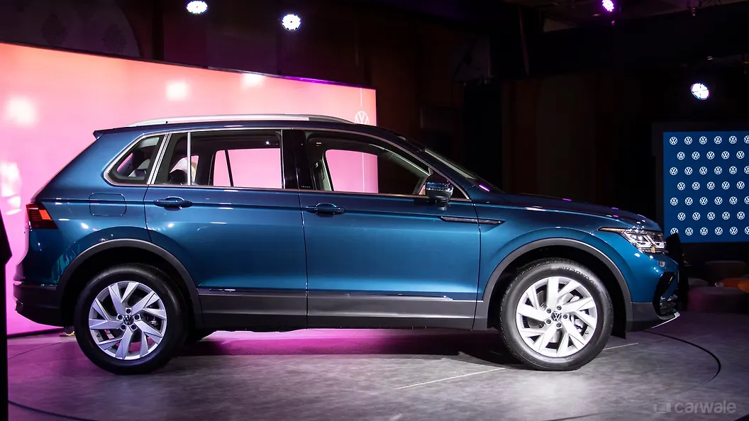 Tiguan Right Side View Image, Tiguan Photos in India - CarWale