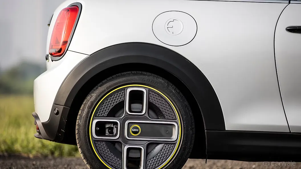 Cooper SE Rear Fender Image, Cooper SE Photos in India - CarWale