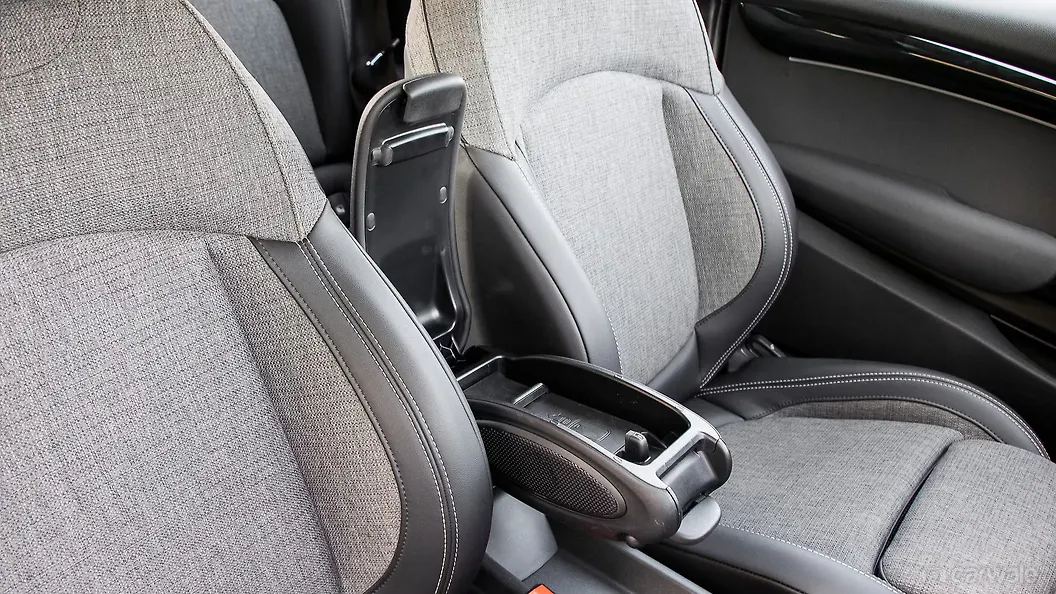 Cooper SE Front Centre Arm Rest Storage Image, Cooper SE Photos in ...