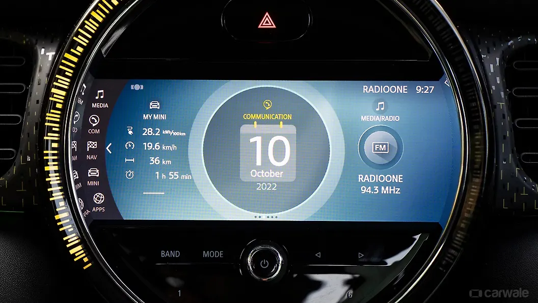 Cooper SE Infotainment System Image, Cooper SE Photos in India - CarWale