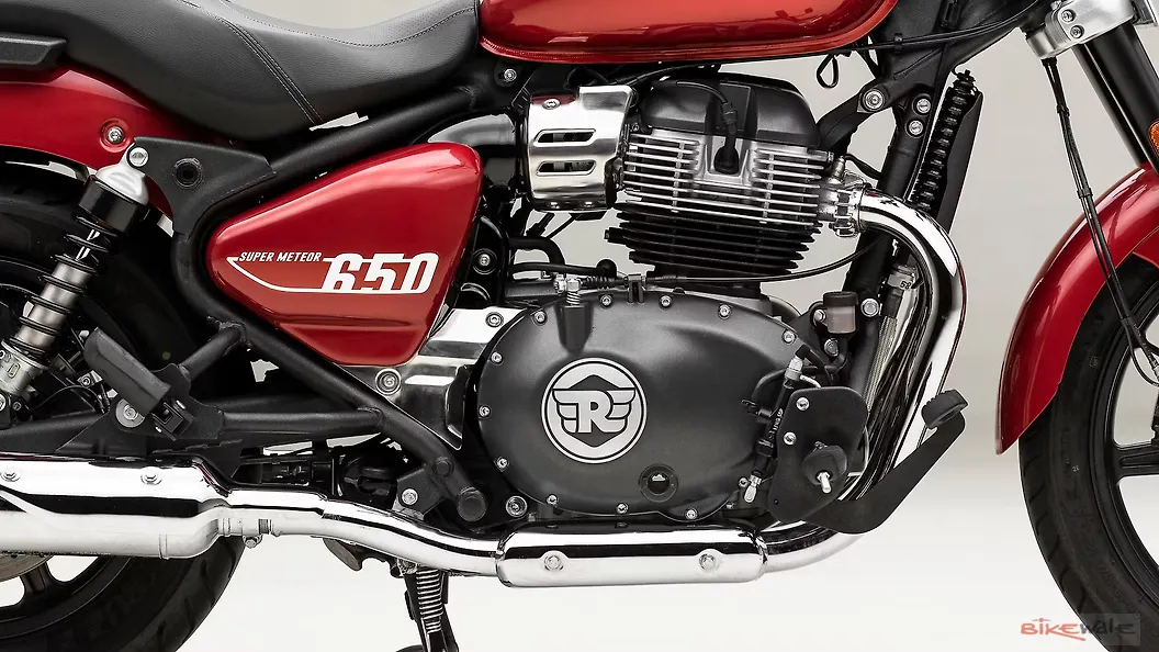Royal Enfield Super Meteor 650 Engine Oil Level Indicator Image – BikeWale