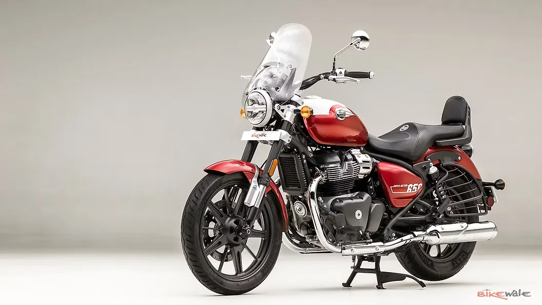 Royal Enfield Super Meteor 650 Rear View Image – BikeWale
