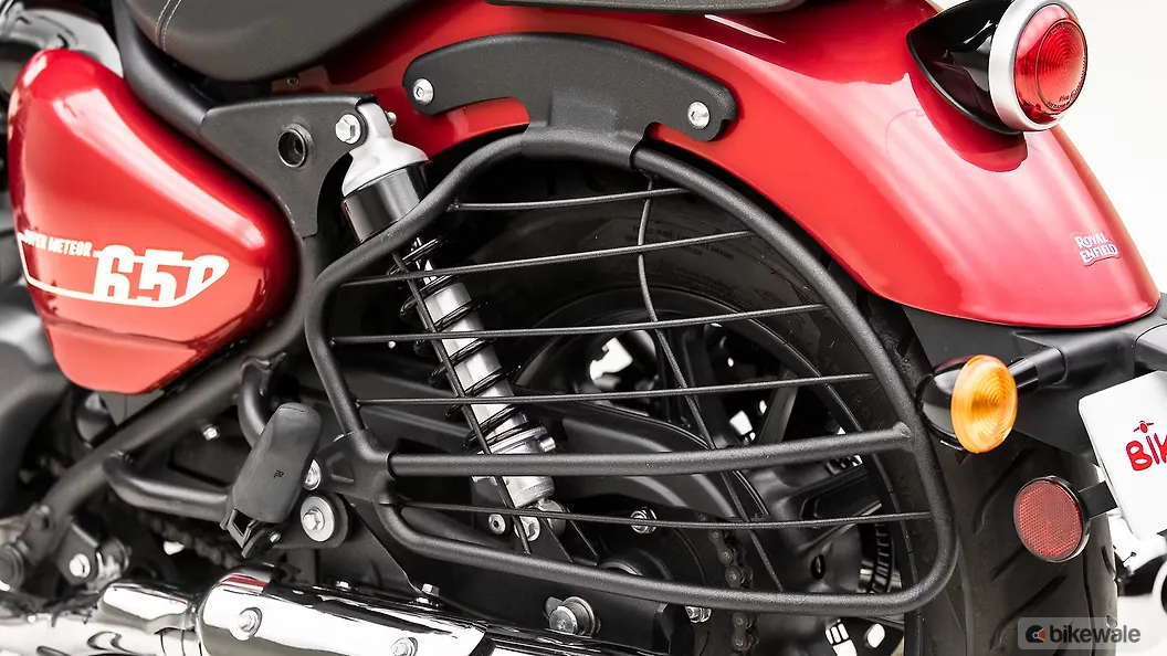 Royal Enfield Super Meteor 650 Rear Mudguard Image – BikeWale