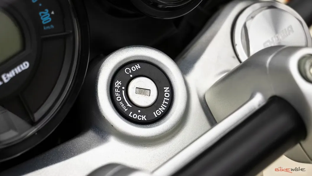 Royal Enfield Super Meteor 650 Turn Indicators Switch Image – BikeWale