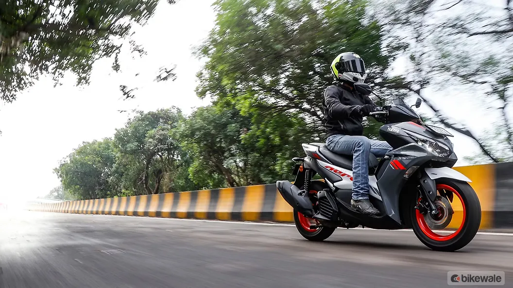 Yamaha Aerox 155 Right Side View Image – BikeWale