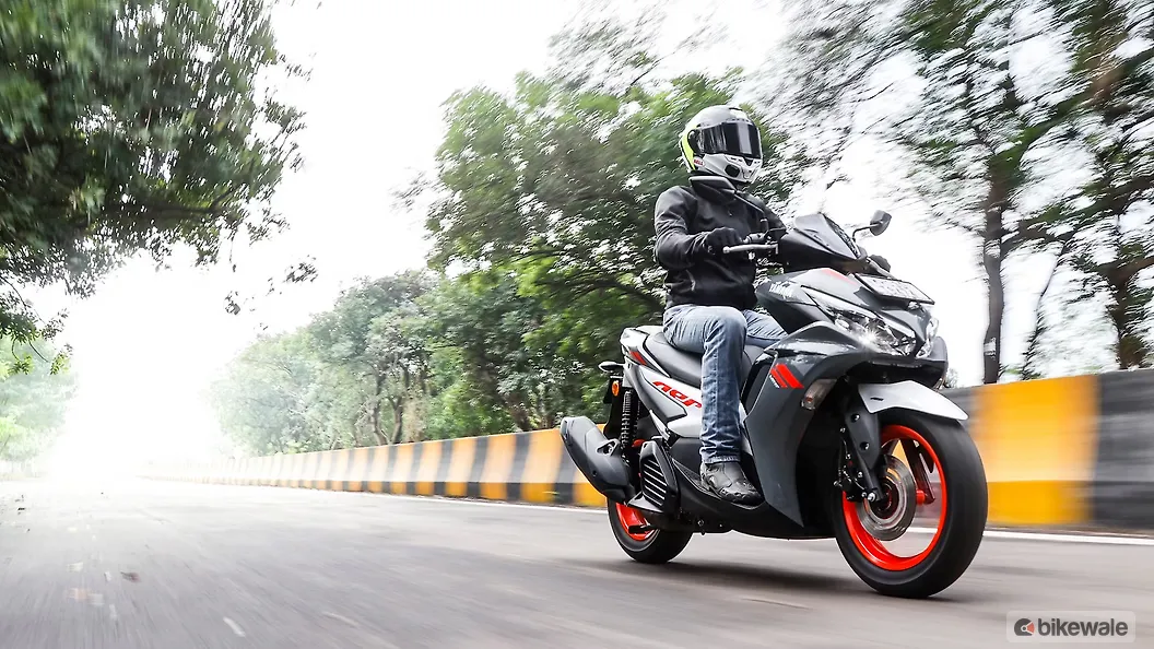 Yamaha Aerox 155 Right Side View Image – BikeWale