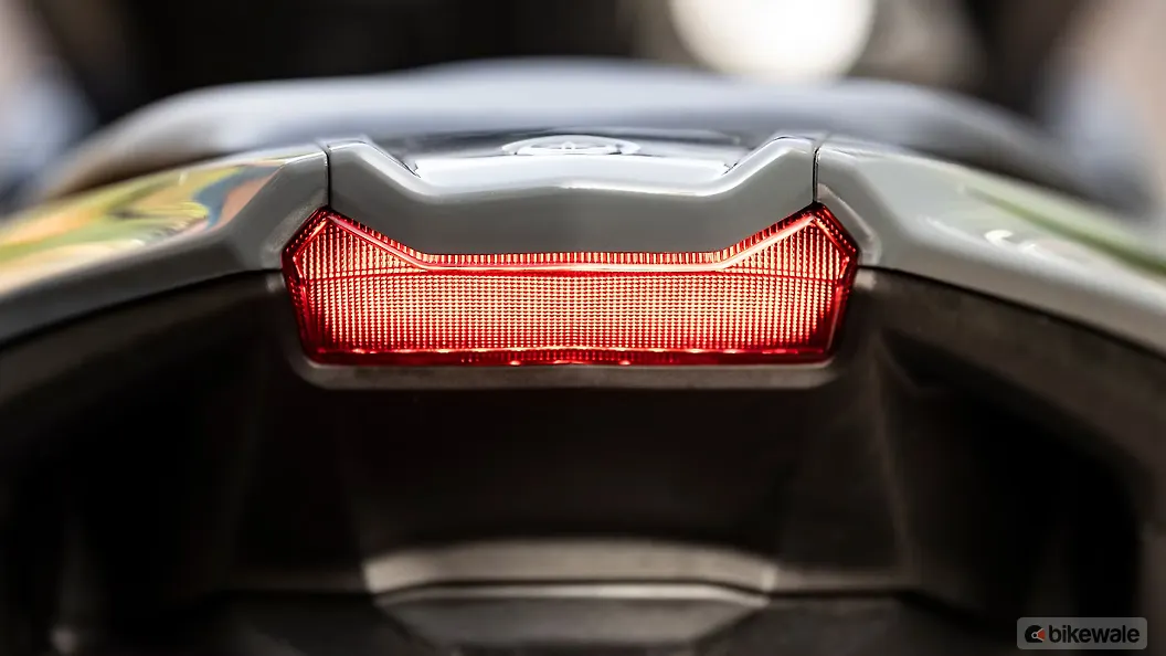 Yamaha Aerox 155 Rear Brake Lever Image – BikeWale