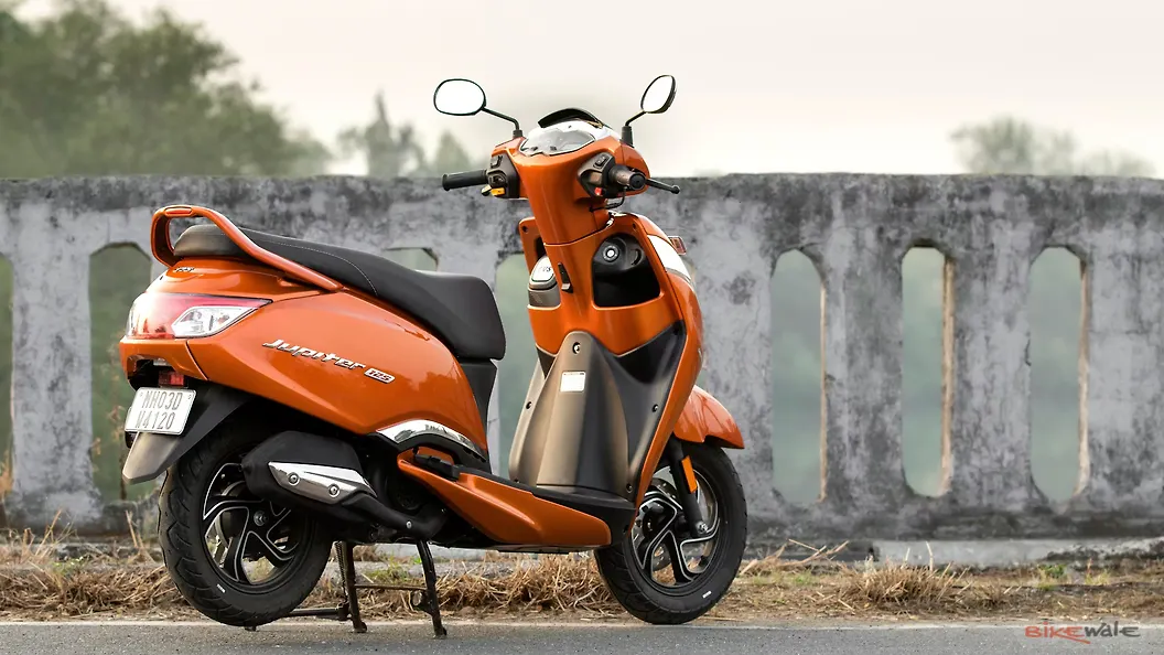 TVS Jupiter 125 Right Side View Image – BikeWale