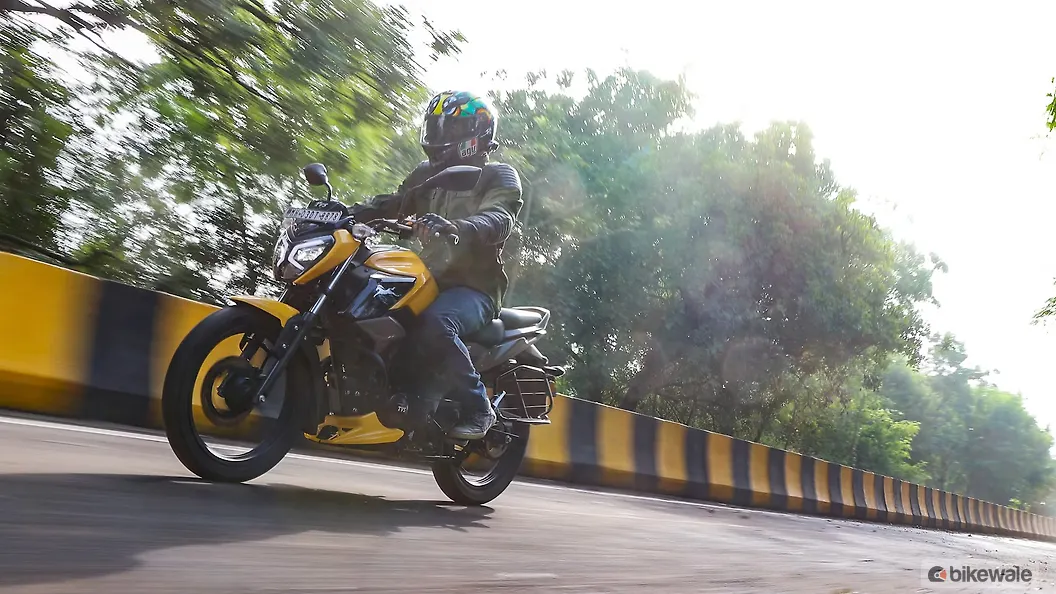 TVS Raider 125 Left Front Three Quarter Image – BikeWale