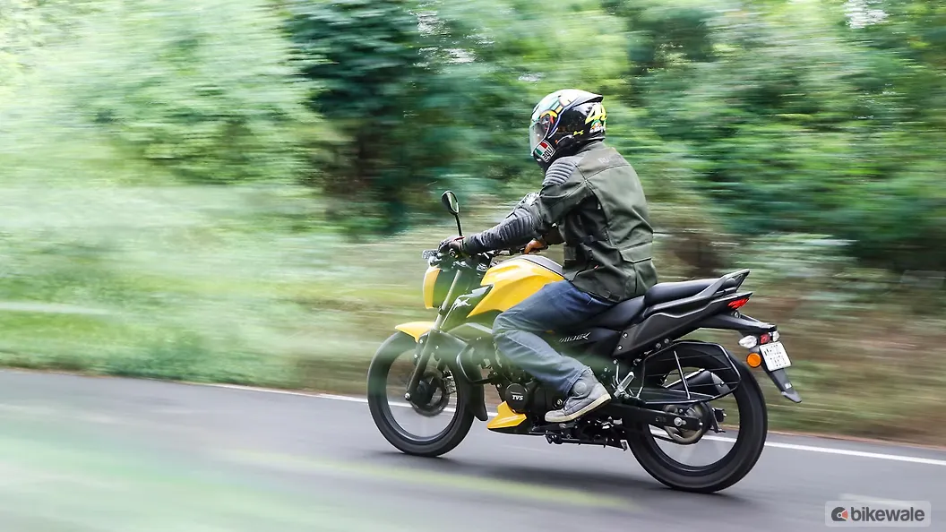 TVS Raider 125 Right Front Three Quarter Image – BikeWale