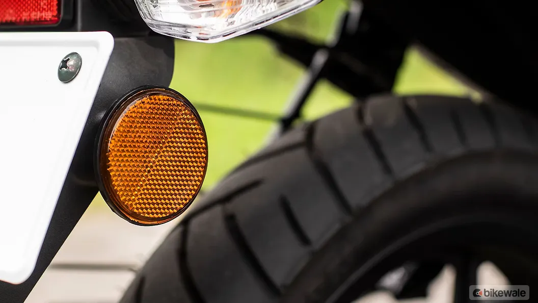 TVS Raider 125 Rear Reflex Reflector Image – BikeWale