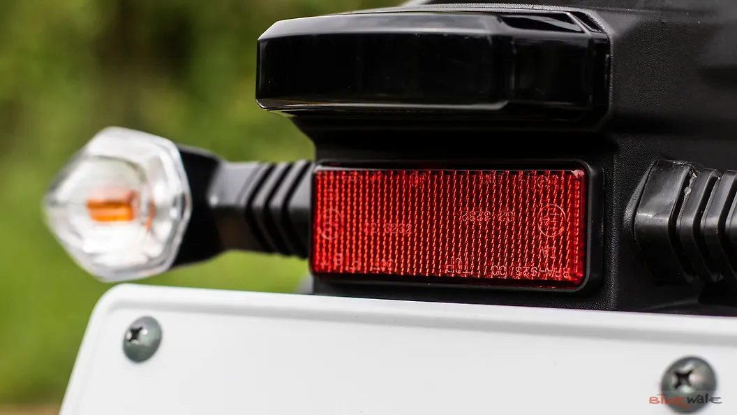 TVS Raider 125 Rear Reflex Reflector Image – BikeWale