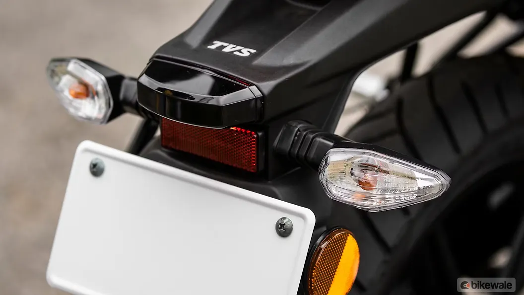 TVS Raider 125 Rear Reflex Reflector Image – BikeWale