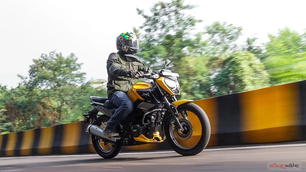 TVS Raider 125 Right Front Three Quarter Image – BikeWale